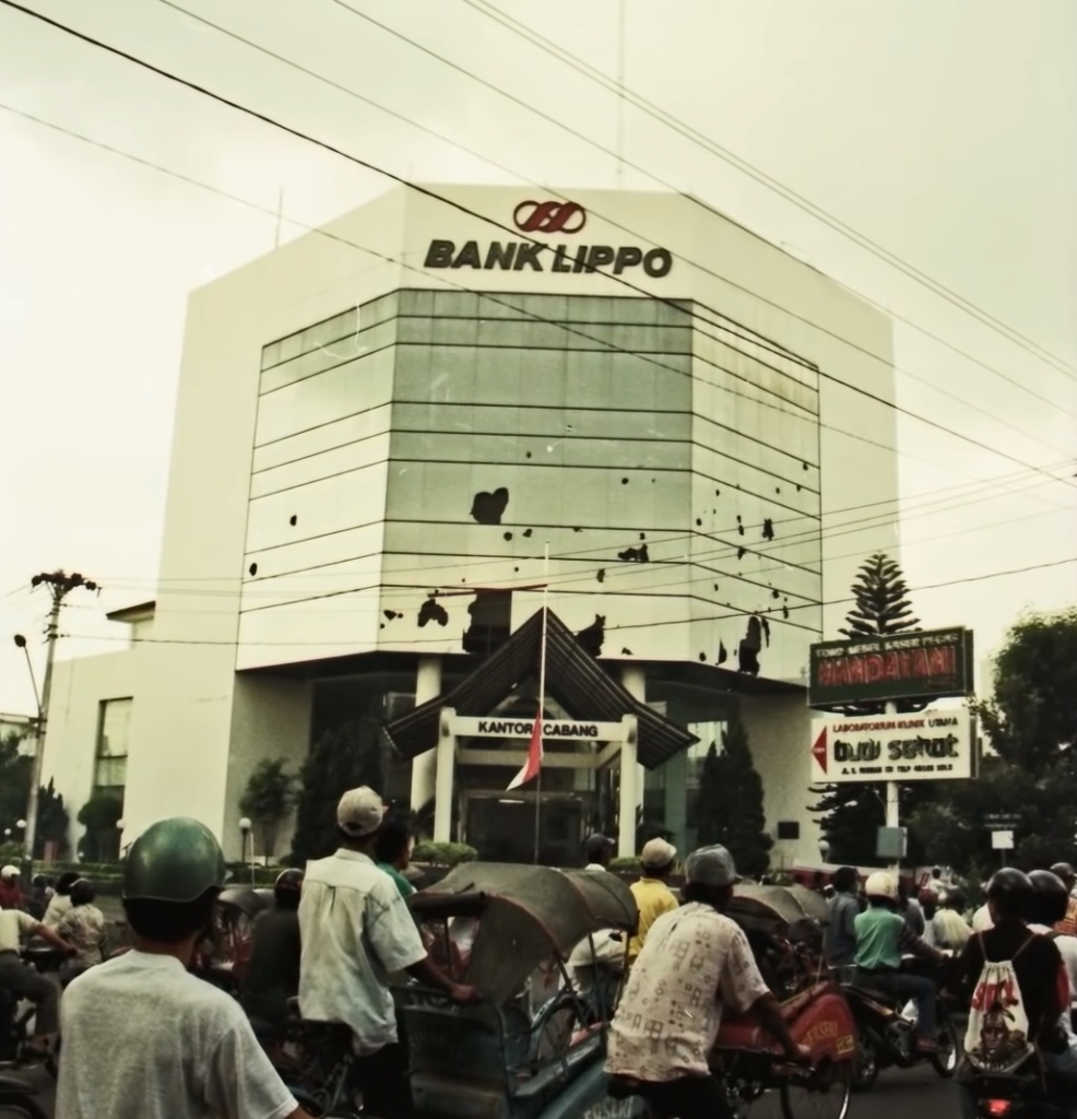 Melawan Lupa : Kerusuhan Mei di Solo 1998 – Yudho Yudhanto – Artikel ...
